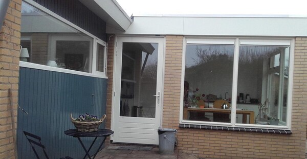 Gepflegtes Ferienhaus Mit Rundum Einen Sonnigen Garten, Wlan - Sint Maartenszee