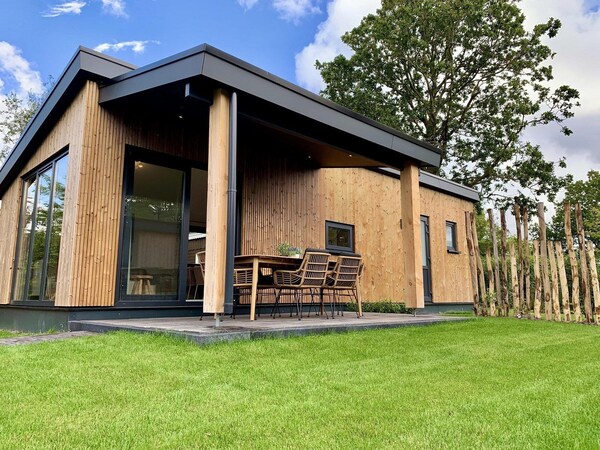 Brand New And Luxurious Chalet With Cosy Veranda. Spacious And Modern For 5 Persons. - Callantsoog