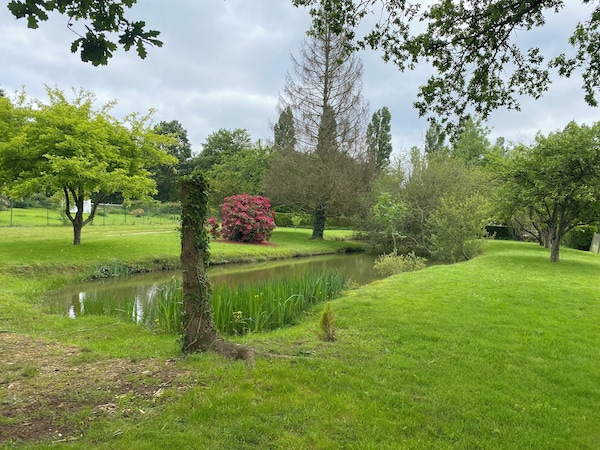Châlet With 2000m² Grounds And Pond - Manou