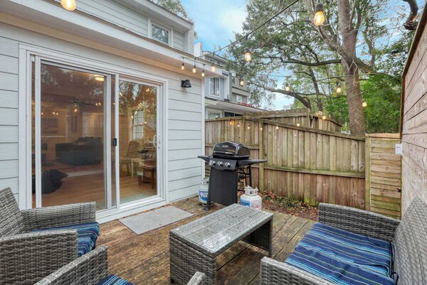 Coastal Casa, 5 Mins To Beach,  Old Village - Mount Pleasant, SC