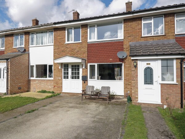 25 Resbury Close, With A Garden In Sawston - Saffron Walden