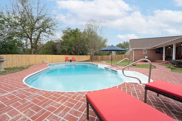 Serene Private Pool, Outside55"tv,grill,cornhole,85"tvoverfireplace 15 Min To Ua - Tuscaloosa, AL