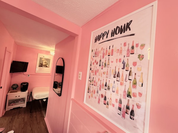 Cocktail Cabin: The Cosmo! - Calypso, Sandusky