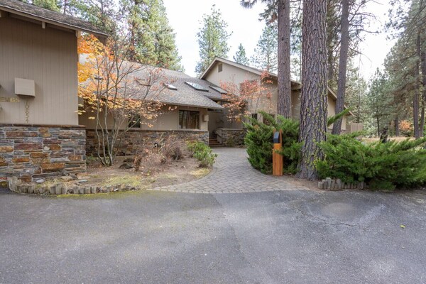 Rockrose- Perfect Multifamily Home(new Management) - Sisters, OR