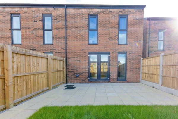Stunning Brand New 3 Bedroom Townhouse In Salford 10 Min To City Centre - Salford