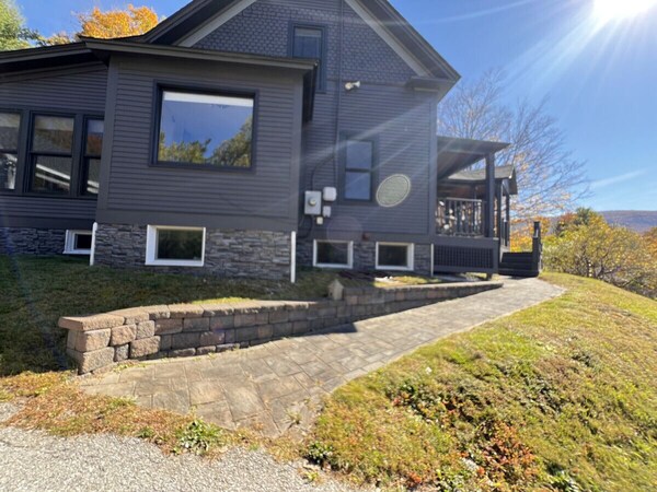 Escape To Shadow Peak Retreat: Your Luxurious Vermont Getaway - Manchester, VT