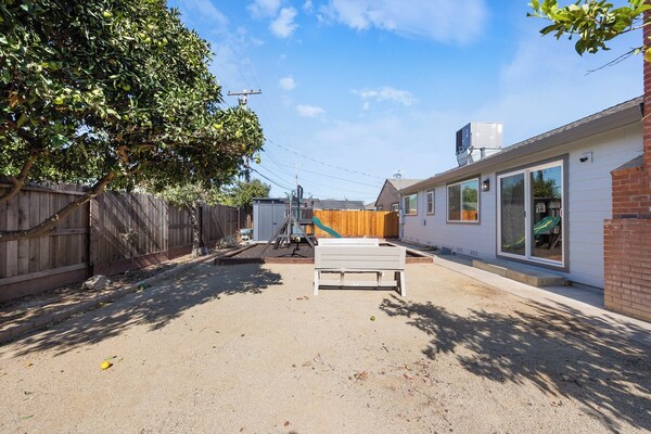 Family-friendly 3br In Sacramento  Backyard Fun! - Sacramento, CA