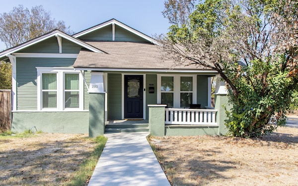 Waco Family Stay W/ Pickle Ball Court - Waco, TX