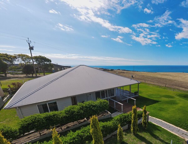 15% Off Weekly | Ocean-view | Penneshaw Lookout - Penneshaw