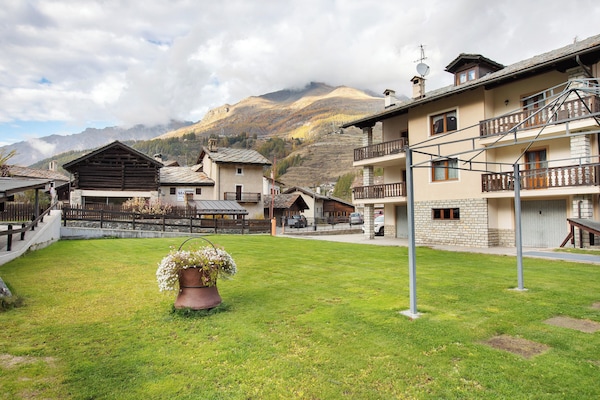 Appartamento 'La Casa Vacanze Portigliatti' Con Vista Sulle Montagne, Terrazza Privata E Wi-fi - Cogne