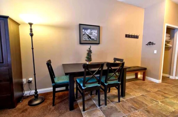 Premier Ski-in\/ski-out Condo At The Heart Of Big White Resort + Hot Tub & Sauna - British Columbia