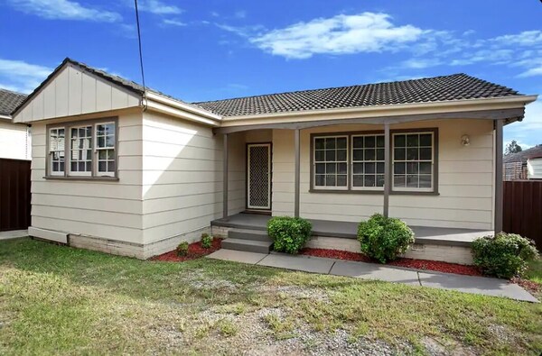 St Marys Affordable 5 Br Cozy House\n - Kingswood