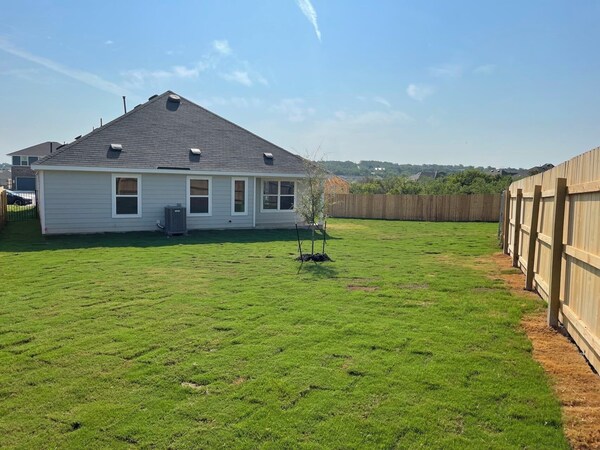 Quiet Spacious 5-bedroom House With Huge Fenced Yard Near Cota, Tesla, Airport - Cedar Creek, TX