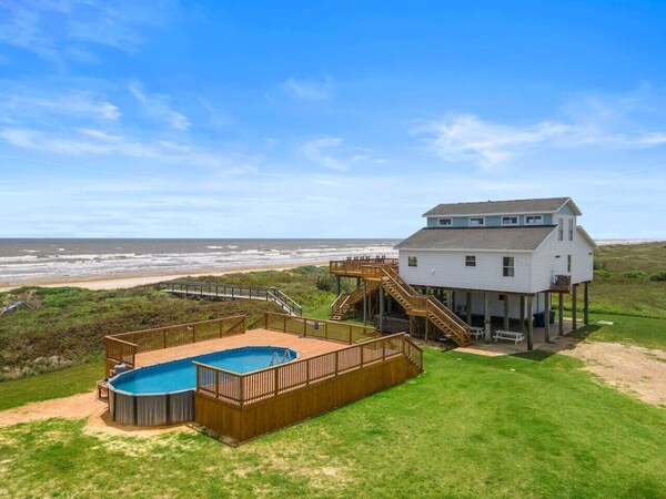 Secluded Beachfront Home With Ocean Views & Pool - Surfside Beach, TX
