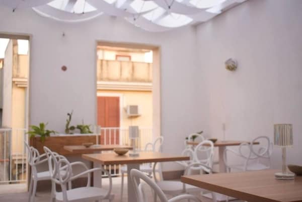 Yllen Rooms (Double Room With Private Bathroom) - Avola