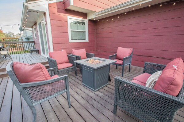 Spacious Retreat With Dual Master Suites, Game Room And Outdoor Escape - Ankeny, IA