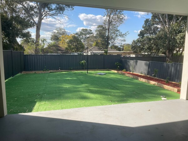 Quiet Spacious Family House Mt Druitt - 11 Bedrooms - Saint Marys, Australia