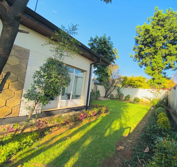 Elegant Villa W/private Garden, Minutes From Bole Intl Airport-premium Comfort! - Addis Ababa
