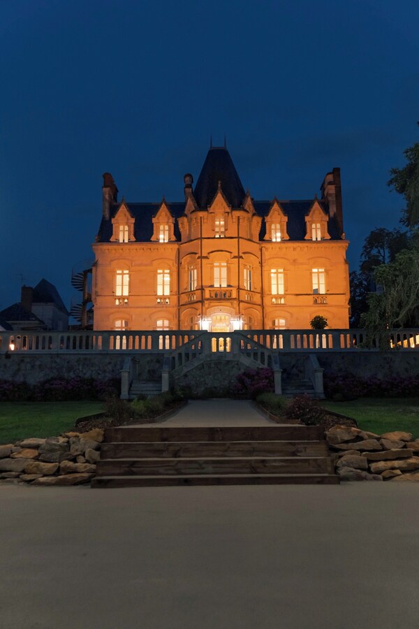 Outbuilding Of The Château De Saint Saturnin Sur Loire With View Of The Loire River - Loire Valley