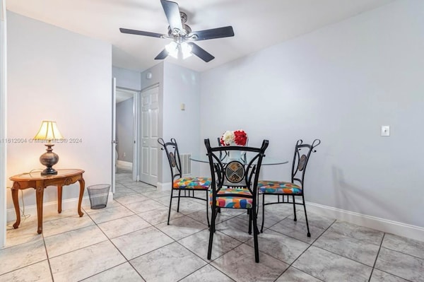 New Listing!! Charming 2/2 Cottage In Wonderful Homestead With Ac, Wifi - Homestead, FL