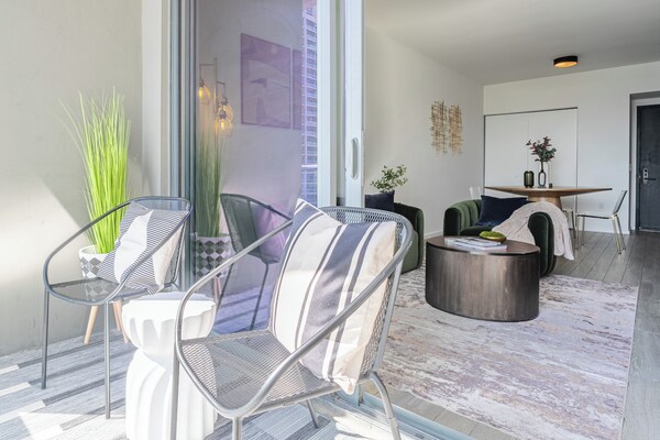Luxury Miami 2br-2ba W/ City & Ocean View - Miami