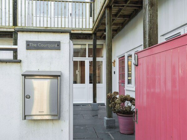 The Courtyard In The Heart Of Salcombe. - Salcombe