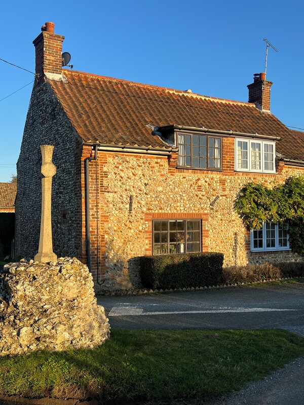 Pilgrims Cottage - Cosy Period Flint Cottage With Open Fire - Old Hunstanton