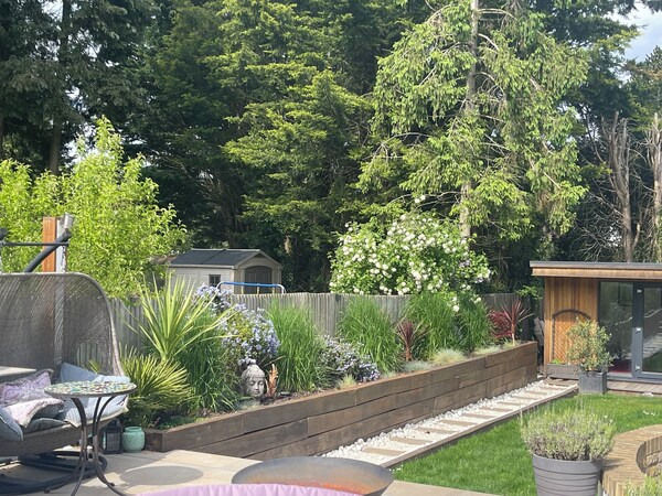 1 Bed Guesthouse - Chiltern/met Lines Pied à Terre With Outside Seating Area - Watford