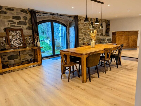 Grande Ferme De 250m2 Au Charme Rustique Et Authentique, Le Repaire - Haute-Loire