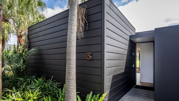 Privately Managed Golf View Villa 3 Bangalay Villas - 貝里
