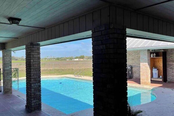 Spacious 5-bedroom Country House In Lovely Harlingen With Ac, Pool, & Wifi. - Harlingen, TX