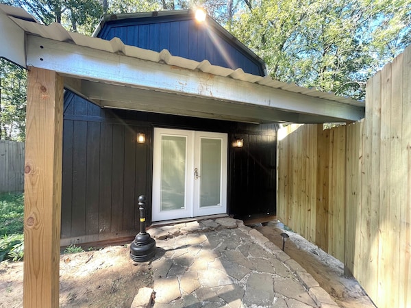 Charming Barn With 1 Bedroom And Ac, Wifi In Beautiful Brookhaven - Brookhaven, MS