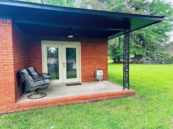 3b/2b Southern Country In The City - Vernon Lake, LA