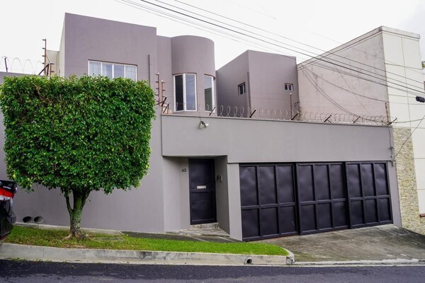 House Of Peace, Spacious And Exclusive Rest - San Salvador