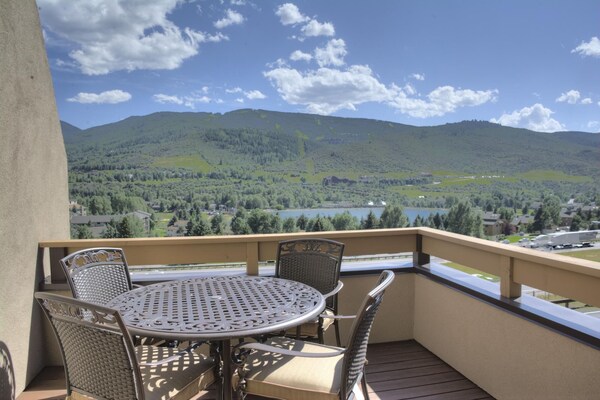 Gorgeous Split-level Townhome W/ Private Jacuzzi Minutes Beaver Creek Resort - Edwards, CO