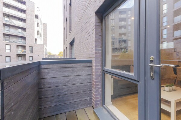 2 Bedroom And 2 Bathroom Apartment 15 Min Walk To Etihad Stadium, City Center - Oldham