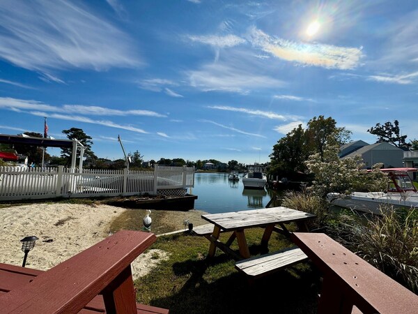 Waterfront Home W/ Private Beach, Hot Tub, Kayaks, Bbq, Gameroom, Close To Beach - Point Pleasant, NJ