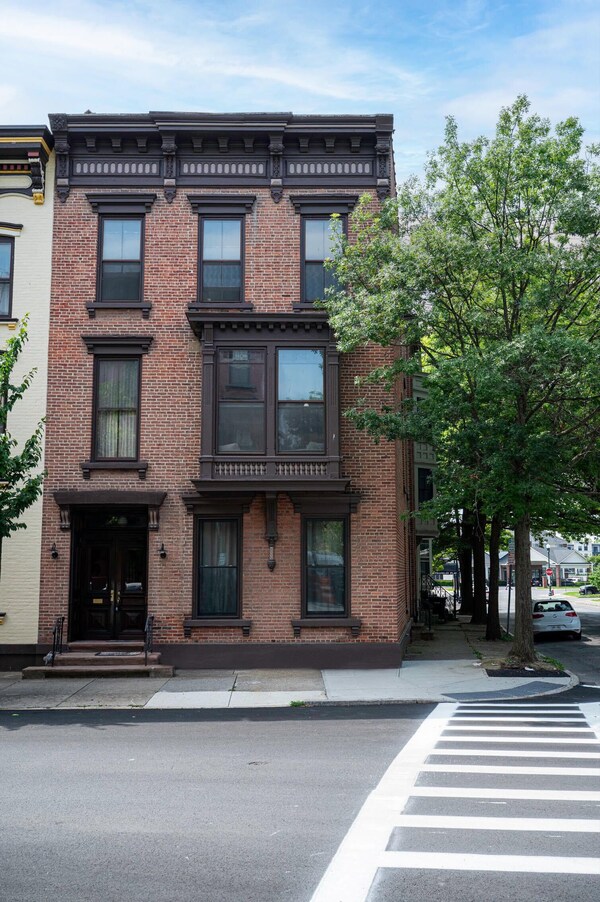 5th And Grand Lovingly Restored Brownstone Troy Ny Unit 2 - Clifton Park, NY