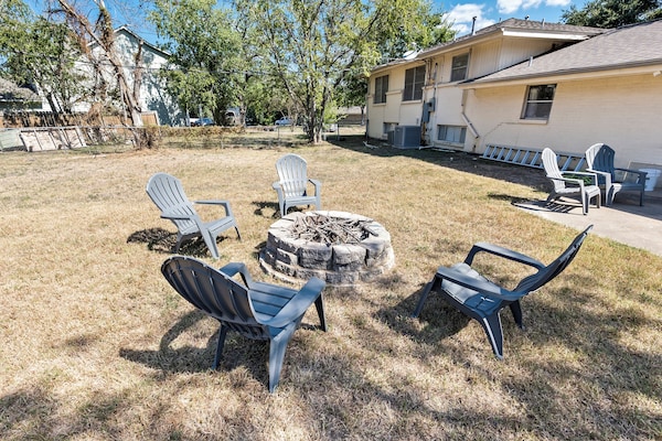 Century Oaks Trio - Easy Walk To Campus From From Your Historic District Getaway - Bryan, TX