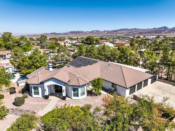 Vegas 6br Pop Art Mansion, Heated Pool Spa, Basketball, Pickleball, Mini Golf - Nevada