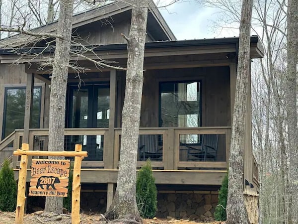 Cozy 2-bedroom Cabin With Ac, Wifi In Charming,  Wears Valley, Private - Wears Valley, TN