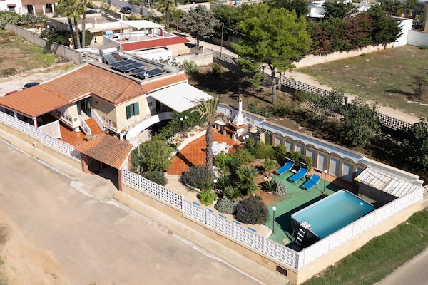 Ferienhaus 'Blue House In Villa Con Piscina' Mit Gemeinschaftspool, Wi-fi Und Klimaanlage - Punta Prosciutto