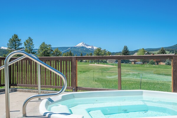 Amazing Mountain Views, On Golf Course, Hot Tub & Pool, Walk To Ski Shuttle! - Big Sky, MT