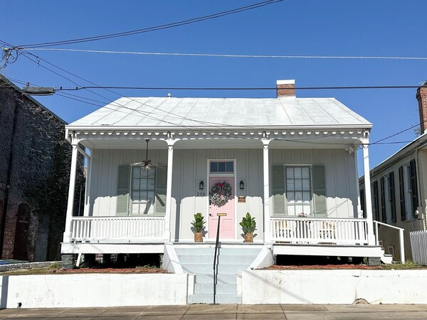 New New New Precious Cottage In Historic Downtown - Natchez, MS