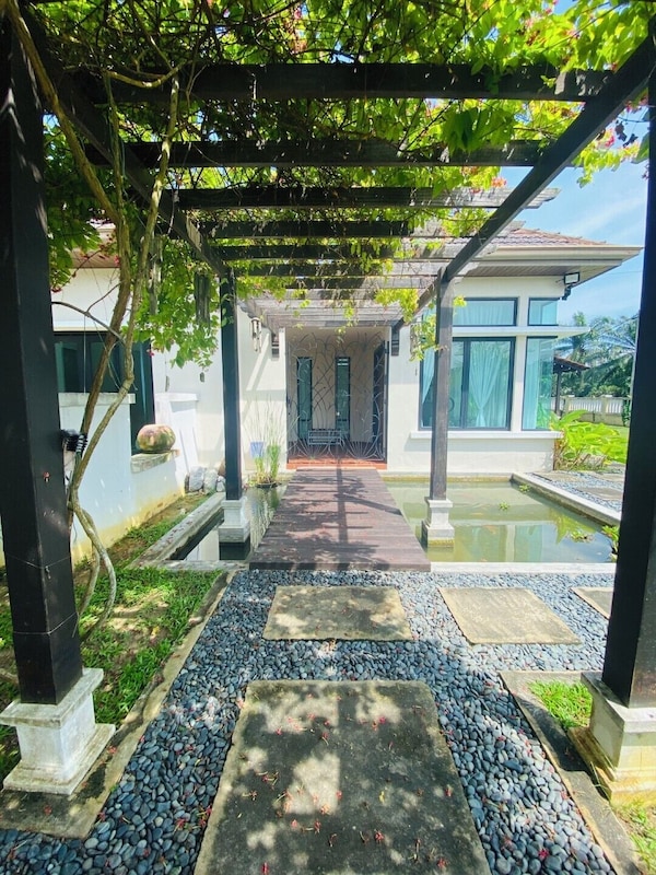 Welcome To Laman Abang Bali-styled Villa, A Great Spot To Experience Banting - Banting