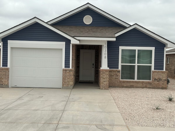 Charming 3-bedroom, 6 Beds, 2 Bathroom, House With Ac And Wifi In Awesome Odessa - Odessa, TX