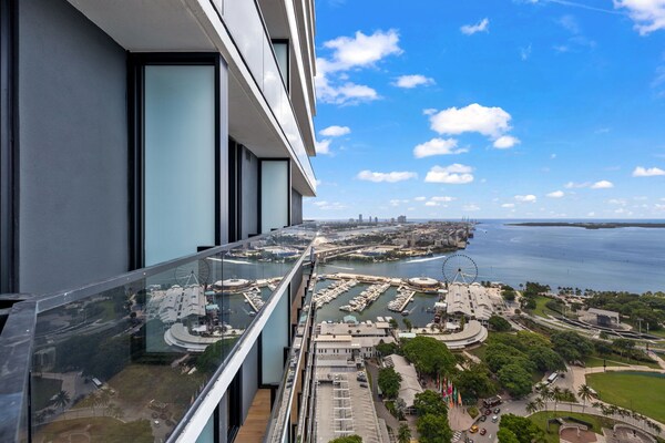 Miami Vacation Rentals Brickell/coconut Grove Has A Wide Array Of Award Winning Apartments & Suites - Miami