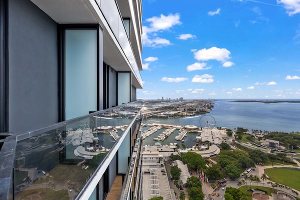 Miami Vacation Rentals Brickell/coconut Grove Has A Wide Array Of Award Winning Apartments & Suites - Miami