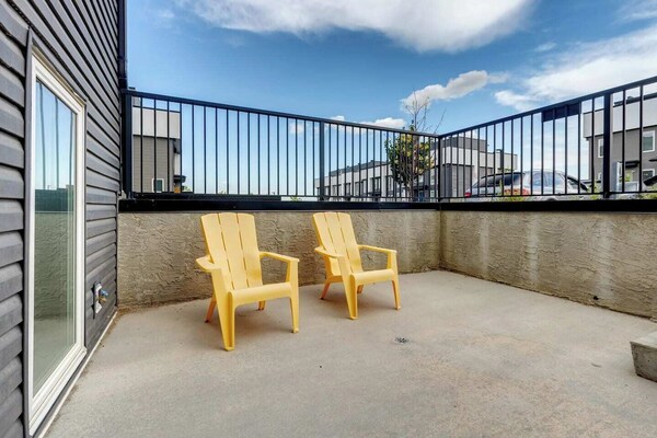 Cozy 2bed Condo In Seton Near South Health Campus - Calgary