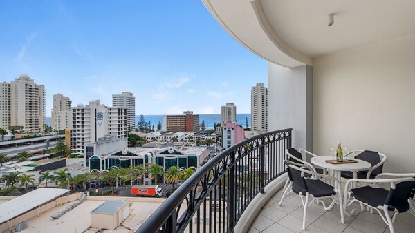 Chevron Renaissance - Spacious 2 Bedroom Haven - Coasthm - Surfers Paradise